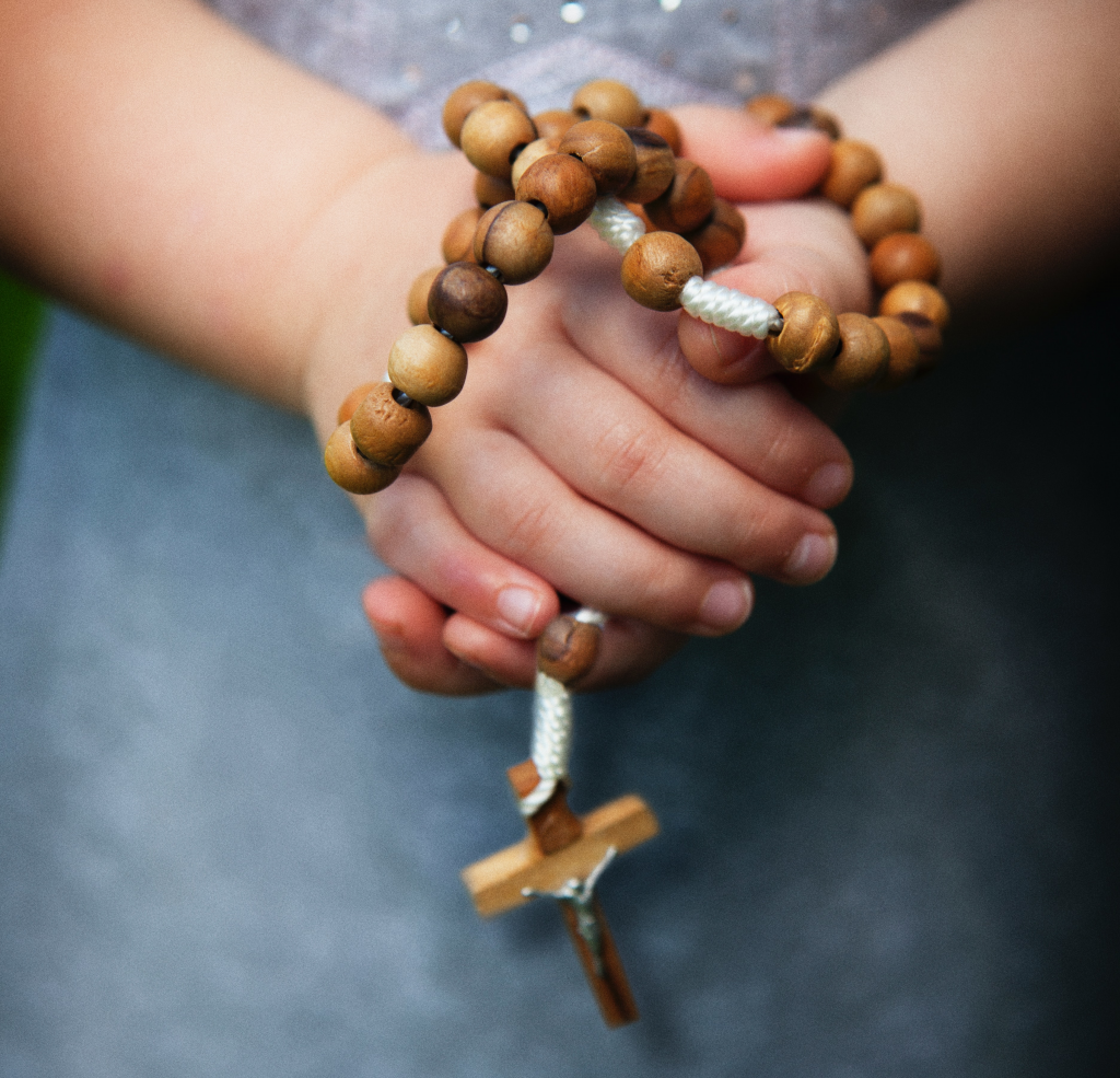 Dziecięcy Różaniec Nadziei – pomoc w walce z epidemią | eKAI