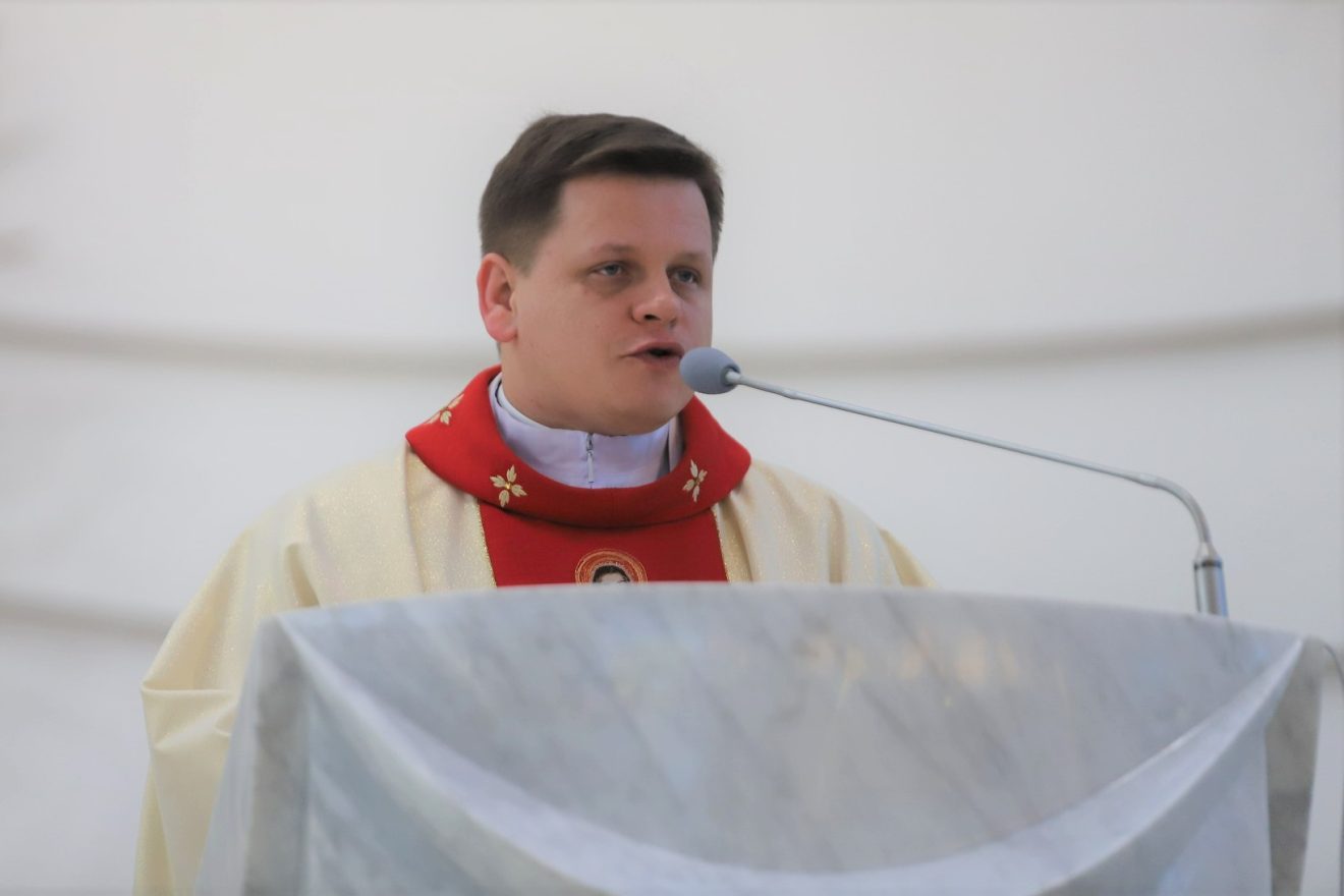 Ks. Michał Kania: Wiara pozwala odkryć człowiekowi szczęście | eKAI