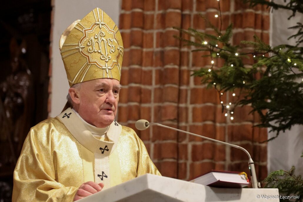 Kard. Nycz: Emmanuel, Bóg z nami, rodzi się dla nas na każdej Mszy | eKAI