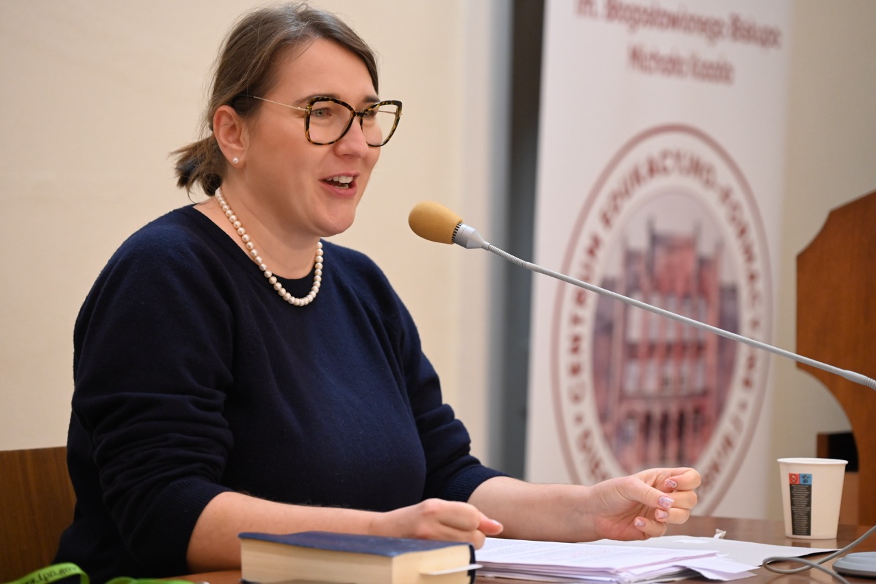 Prof. Barbara Strzałkowska: droga spotkań z Pismem Świętym może być ...